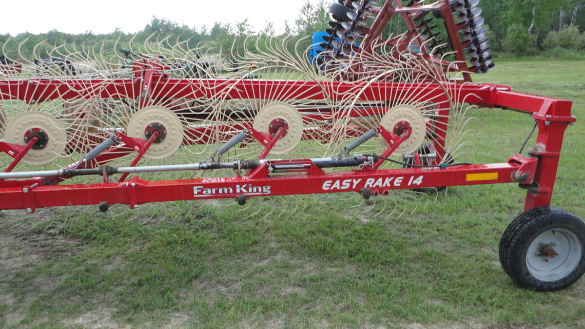 2019 Farm King 14 Wheel Rake – Mateychuk Farm Sales